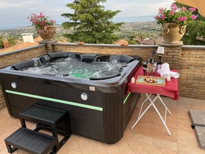 Apartamento Royal, vista para o mar | Terraço/pátio interior