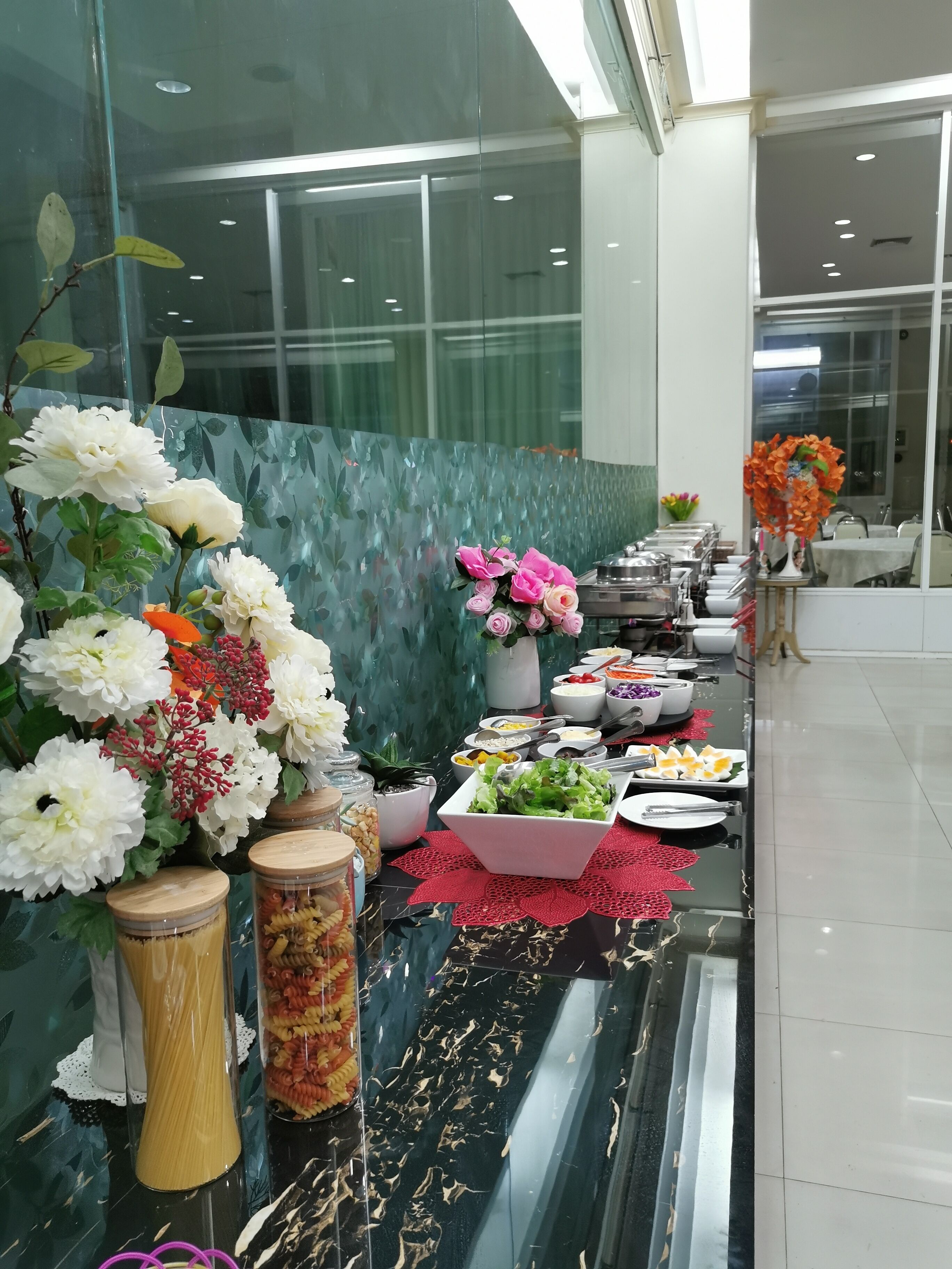 Café da manhã com buffet todos os dias mediante uma taxa