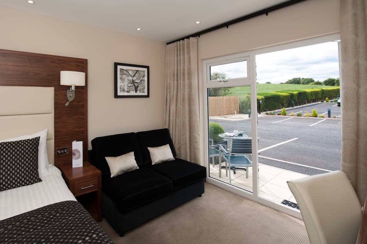 Escrivaninha, quartos à prova de som, ferros/tábuas de passar roupa