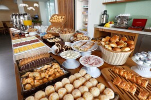 Pequeno-almoço tipo buffet diário incluído 