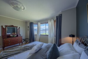 Suite Deluxe, 2 quartos, vista para o lago | 1 quarto, roupa de alta qualidade, camas de colchão pillowtop 