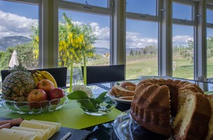 Pequeno-almoço completo diário incluído 