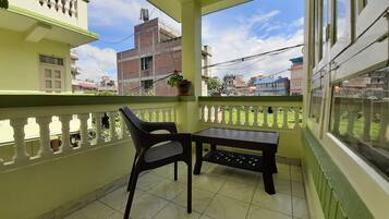 Quarto Twin Deluxe, 2 camas individuais, varanda | Varanda