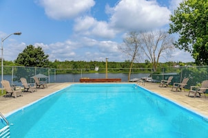 Piscina exterior sazonal 