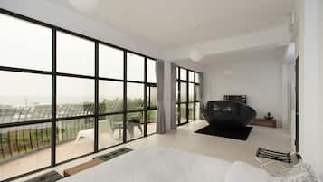 Quarto Duplo de Luxo, 1 cama queen-size, varanda, em frente ao mar | Sala de estar | TV de ecrã plano