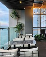 Bar junto à piscina