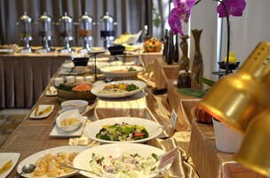 Café da manhã com pratos da culinária local grátis todos os dias