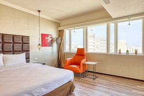 Quarto casal superluxo, banheira | Escrivaninha, espaço de trabalho para notebook, Wi-Fi de cortesia