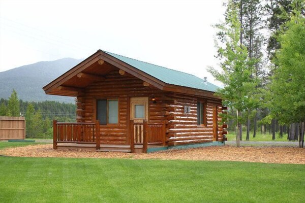 Silverwolf Log Chalet Resort - West Glacier, MT
