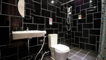 Deluxe Mountain View | Casa de banho | Um polibã, um chuveiro fixo, produtos de higiene exclusivos