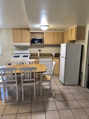 Suíte superluxo, várias camas (Type 8) | Cozinha privada | Geladeira, micro-ondas, cafeteira/chaleira, torradeira