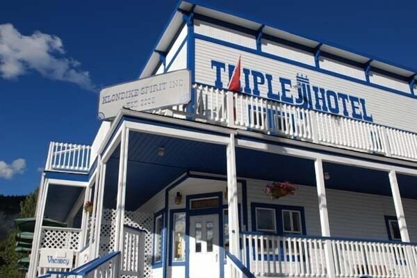 Triple J Hotel & Cabins - Yukon