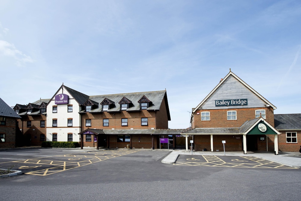 Premier Inn Christchurch West - Southbourne