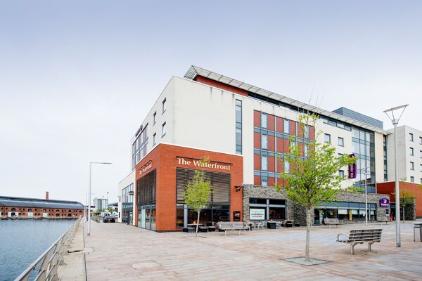 Premier Inn Swansea Waterfront - Swansea