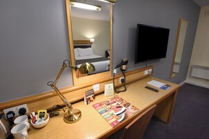 Ferro/tábua de engomar, Wi-fi grátis, roupa de cama fornecida 