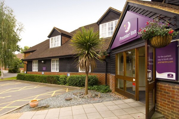 Premier Inn Woking West - A324 - Woking