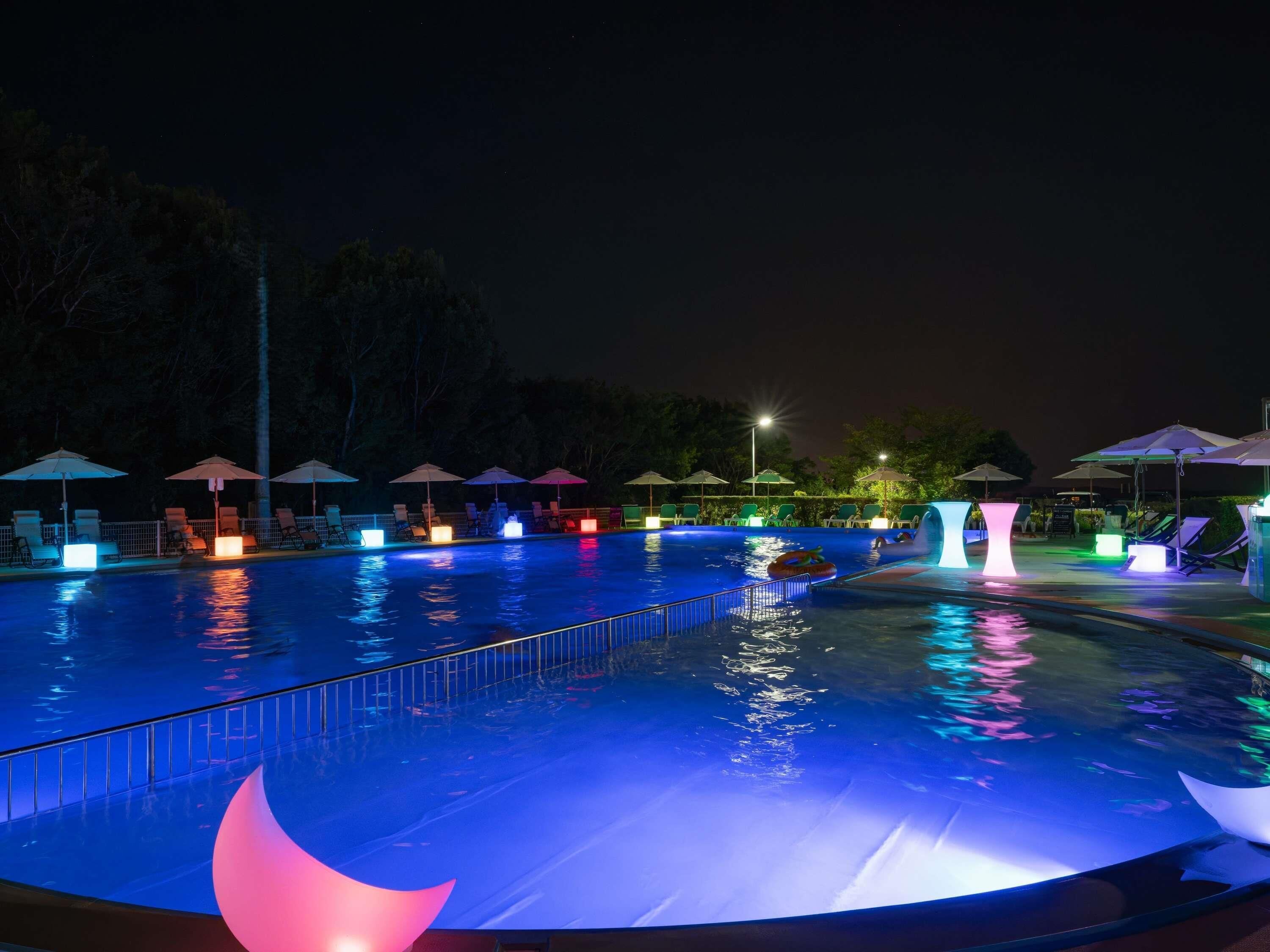 Piscina externa sazonal
