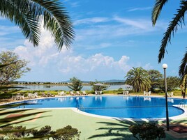 Piscina exterior sazonal 