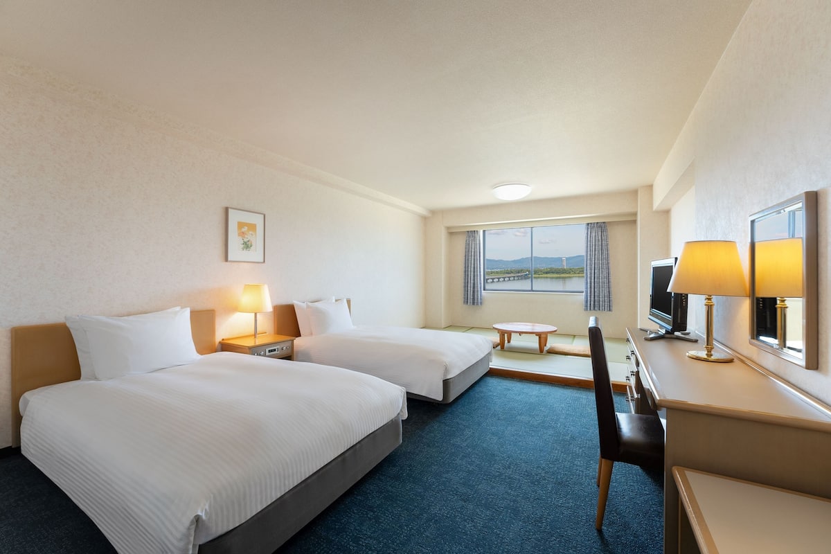 Quarto clássico, várias camas (Japanese Western Style) | Cofres nos quartos, ferros/tábuas de passar roupa, Wi-Fi de cortesia