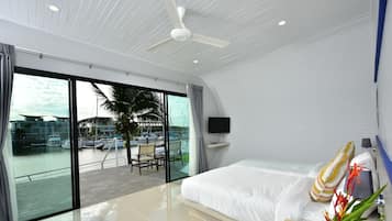 Deluxe Room | Cofre no quarto, com decoração personalizada