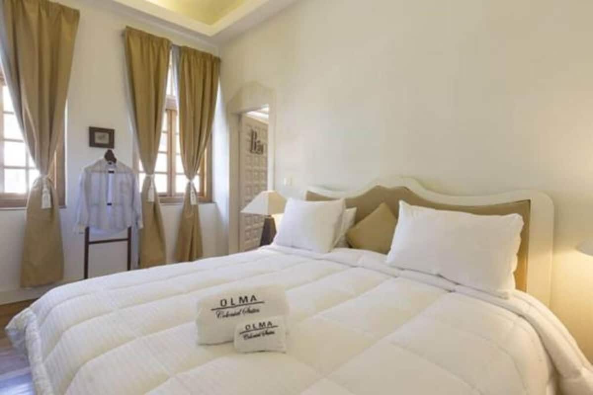 Suite Executiva, vista para a piscina | 1 quarto, cofre no quarto, com mobília individualizada