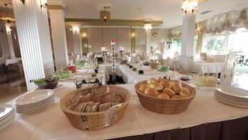Pequeno-almoço tipo buffet diário incluído