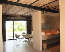 Estúdio família, cozinha, vista para o jardim | Opções para refeição no quarto