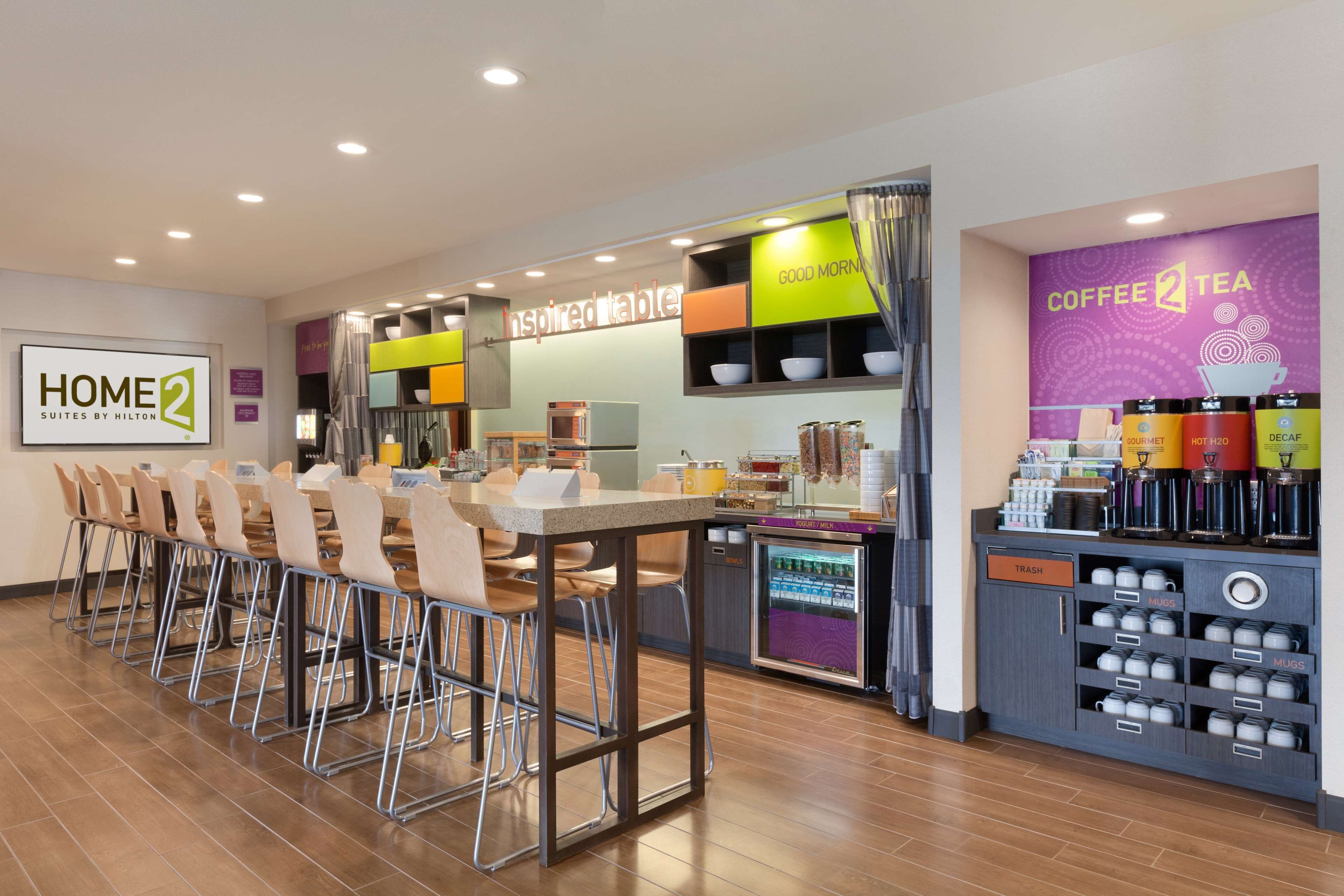 Café da manhã com buffet grátis nos fins de semana