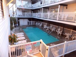 Piscina exterior sazonal