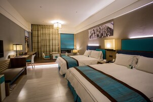 Quarto, 2 camas Queen | Edredons de pluma, cofres nos quartos, quartos à prova de som