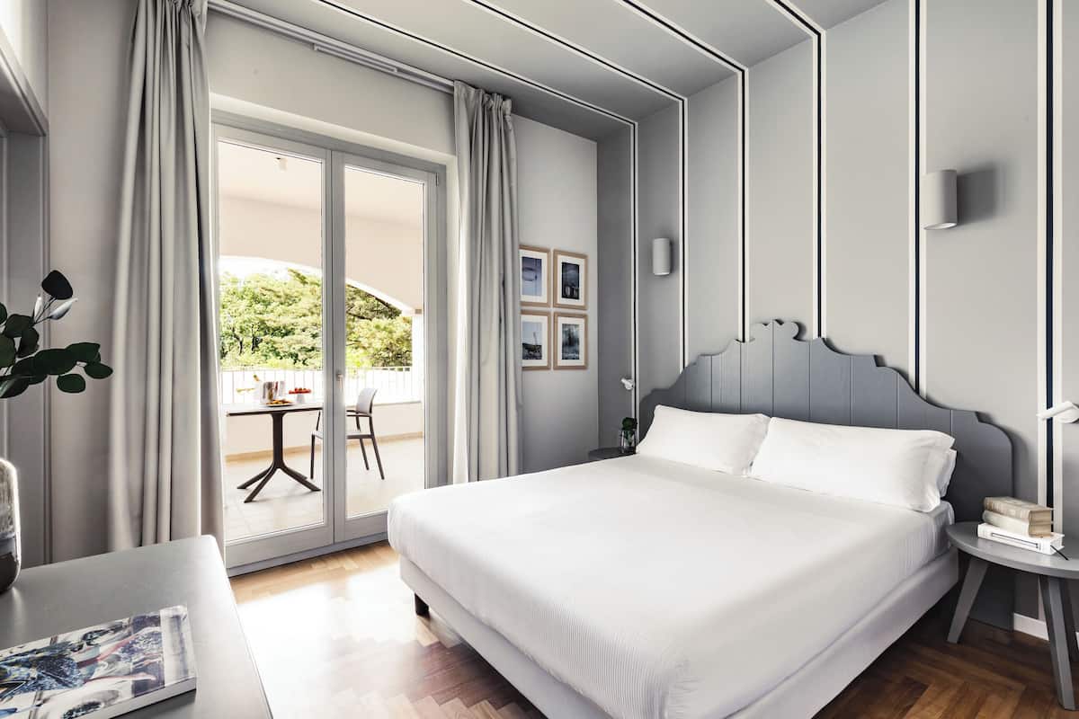 Quarto Duplo ou Twin Deluxe, varanda | 1 quarto, roupa de alta qualidade, minibar, cofre no quarto 