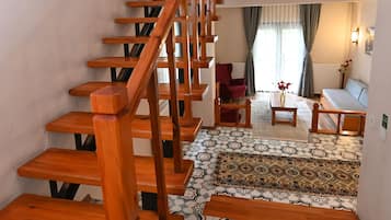 Tip 2 Suite Villa Dupleks | Roupas de cama premium, cofres nos quartos, quartos à prova de som
