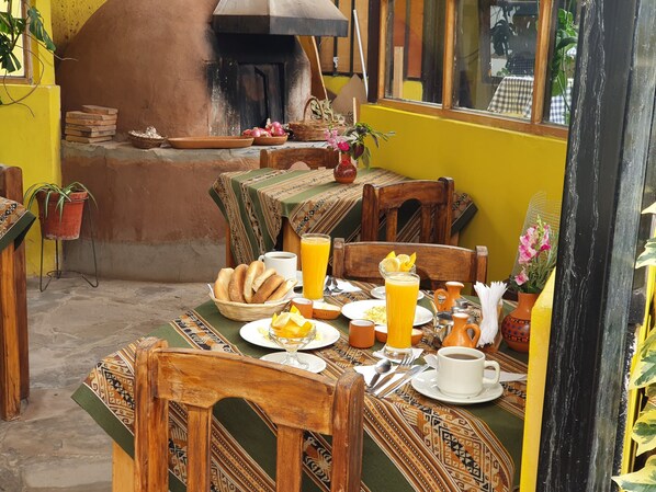 Café da manhã continental todos os dias (USD 3 por pessoa)