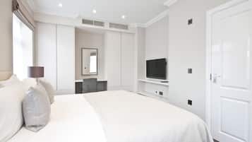 Three Bedroom Penthouse Apartment | Vista do quarto