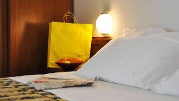 Roupa de alta qualidade, minibar, cofre no quarto, secretária