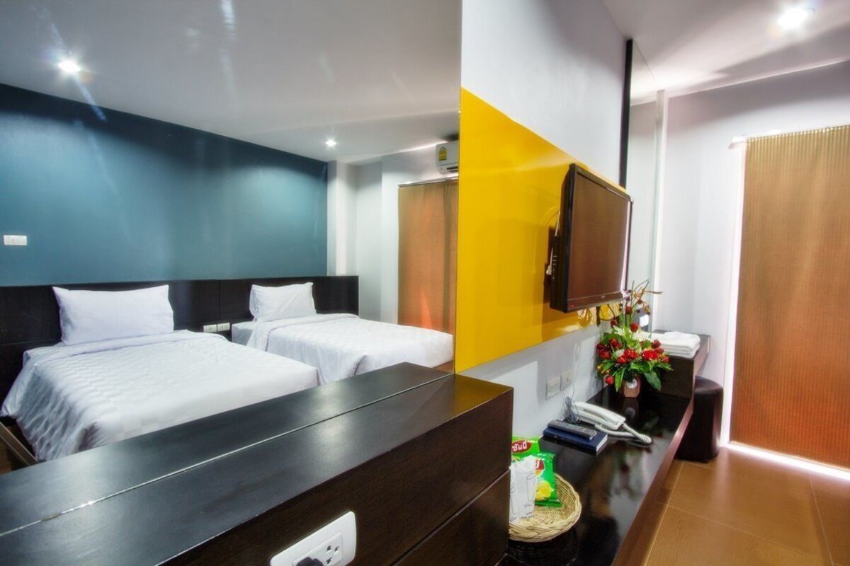 Minibar, secretária, quartos insonorizados, camas desdobráveis 