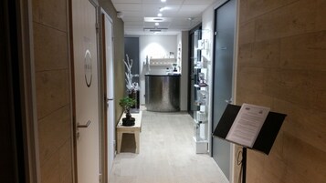 Salas para tratamentos a dois, sauna seca, banheira de hidromassagem