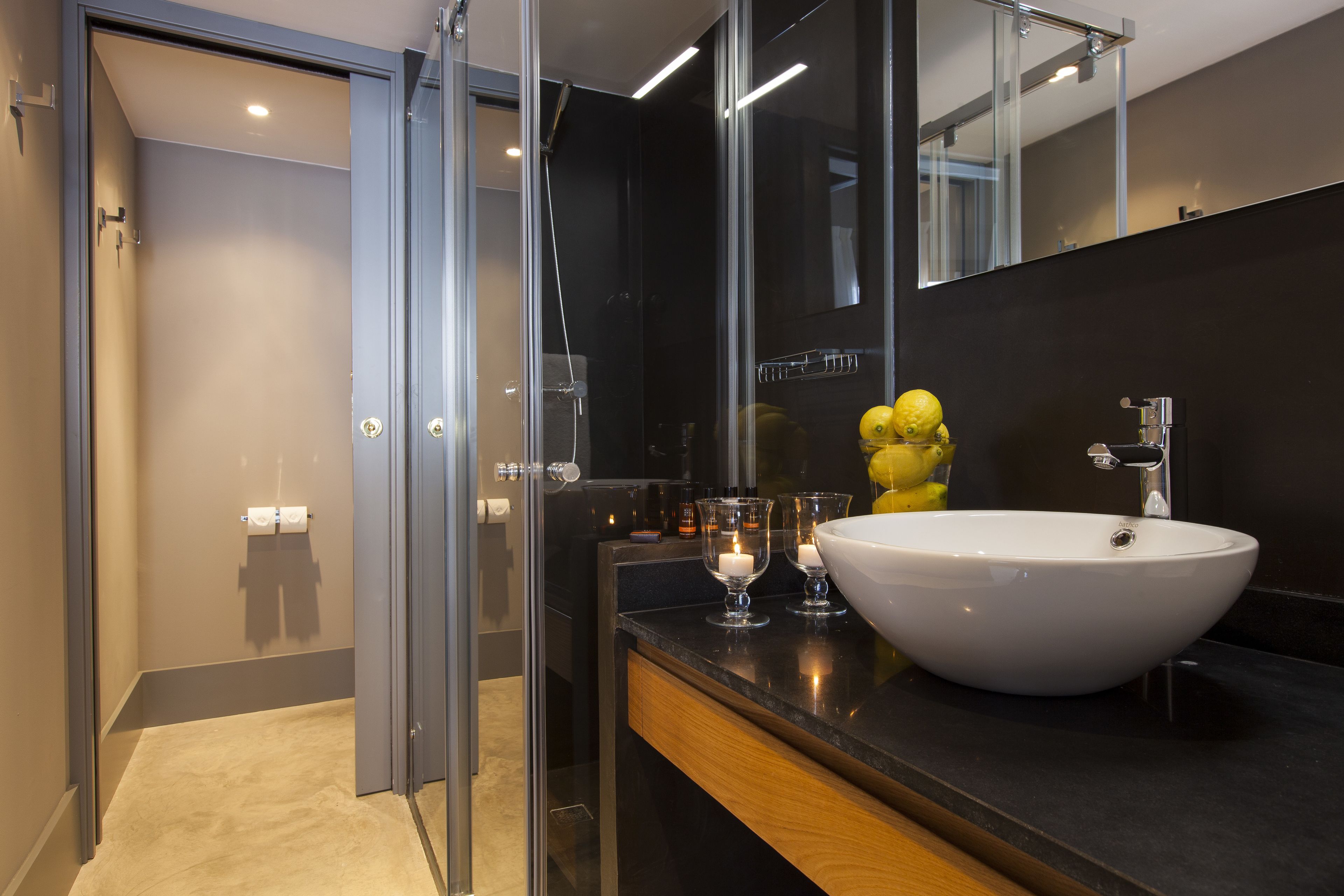 Loft, sacada | Banheiro | Chuveiro, produtos de toalete grátis, secador de cabelo 