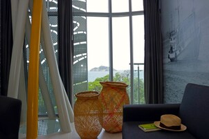 Minibar, cofre no quarto, secretária, Wi-fi grátis 