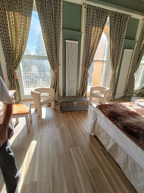 Rooms On The Prom - Cheltenham