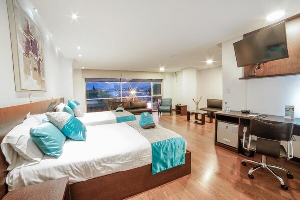 Quarto Duplo Standard, 1 quarto, casa de banho anexa, Vista para a cidade | 1 quarto, roupa de alta qualidade, edredões de penas 