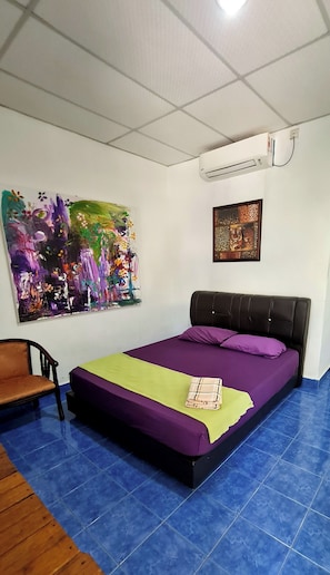 Standard AirCon Room | Ferros/tábuas de passar roupa, Wi-Fi de cortesia