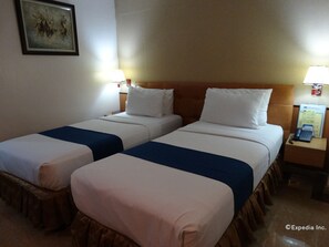 Quarto duplo standard | Escrivaninha, camas extras/dobráveis (sobretaxa), Wi-Fi de cortesia