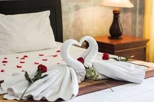 Quarto Familiar | Minibar, secretária, Wi-fi grátis, roupa de cama fornecida 