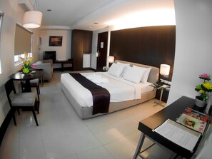 Roupa de alta qualidade, minibar, secretária, Wi-fi grátis