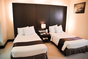 Roupa de alta qualidade, minibar, secretária, Wi-fi grátis
