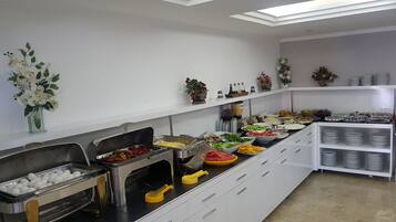 Pequeno-almoço tipo buffet diário incluído