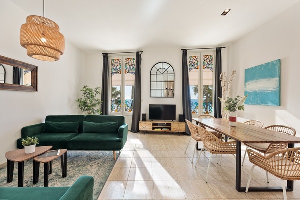 Apartamento superluxo, 2 quartos, varanda, vista para o mar (Paseo de la Ribera 44) | Sala de estar | Smart TV 43 polegadas com canais via satélite