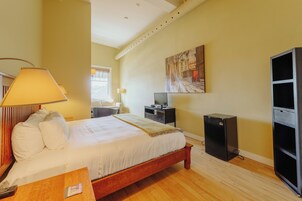 Quarto luxo, 1 cama King e sofá-cama | Individualmente mobiliados, ferros/tábuas de passar roupa