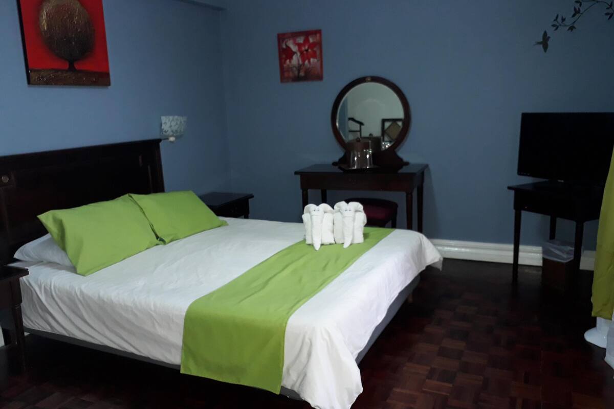 Cofres nos quartos, escrivaninha, berços (sobretaxa), Wi-Fi de cortesia